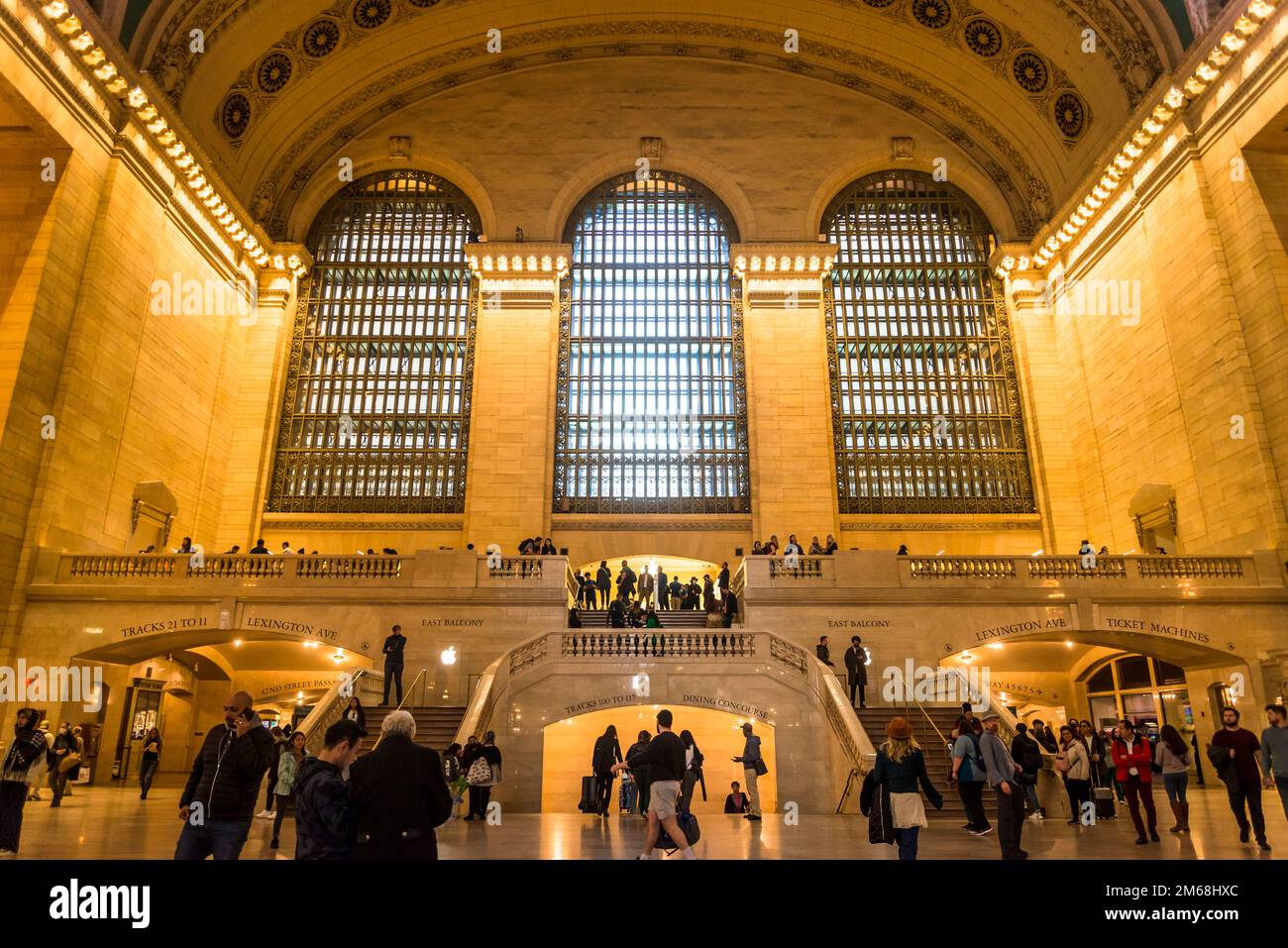 Main Concourse of the Grand Central Terminal, the iconic commuter rail ...