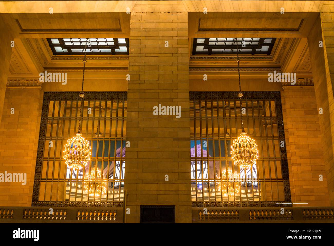 Main Concourse of the Grand Central Terminal, the iconic commuter rail ...