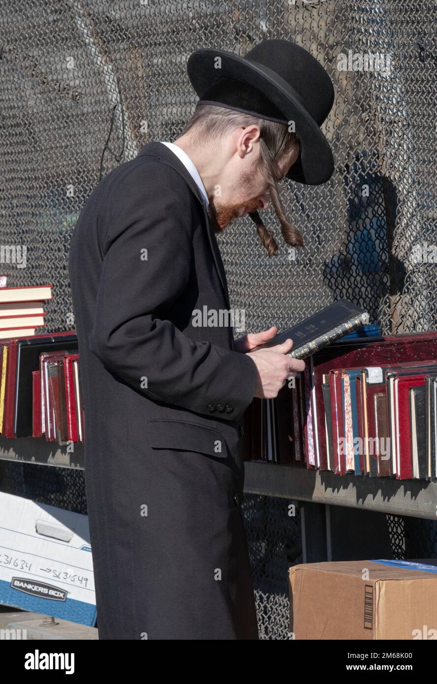 Mild winter 2023 hi-res stock photography and images - Alamy