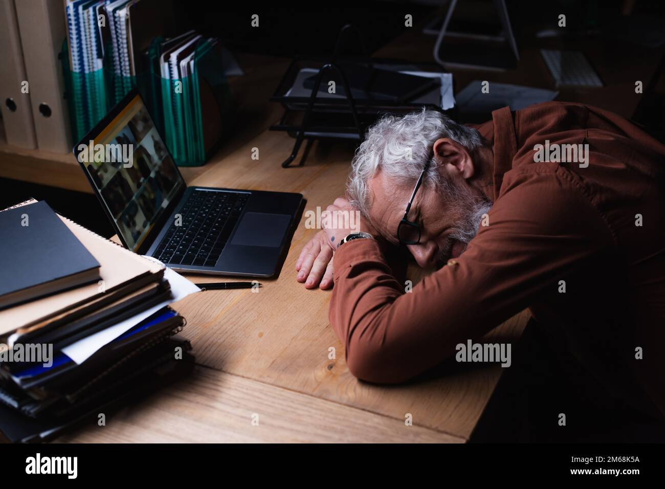 Sleep office dark hi-res stock photography and images - Alamy