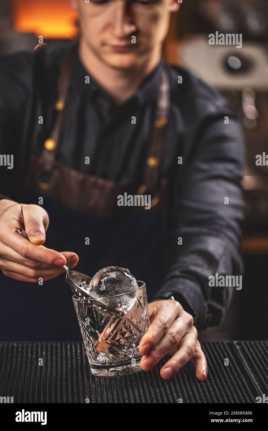 Old fashioned cocktail mixing bar hi-res stock photography and images - Alamy