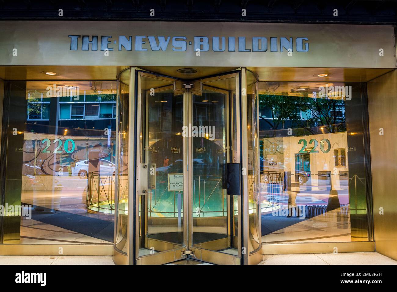 The News building, East 42nd street, Midtown Manhattan, New York City ...