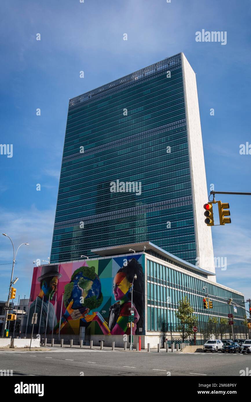 United Nations Secretariat Building, a skyscraper within the ...