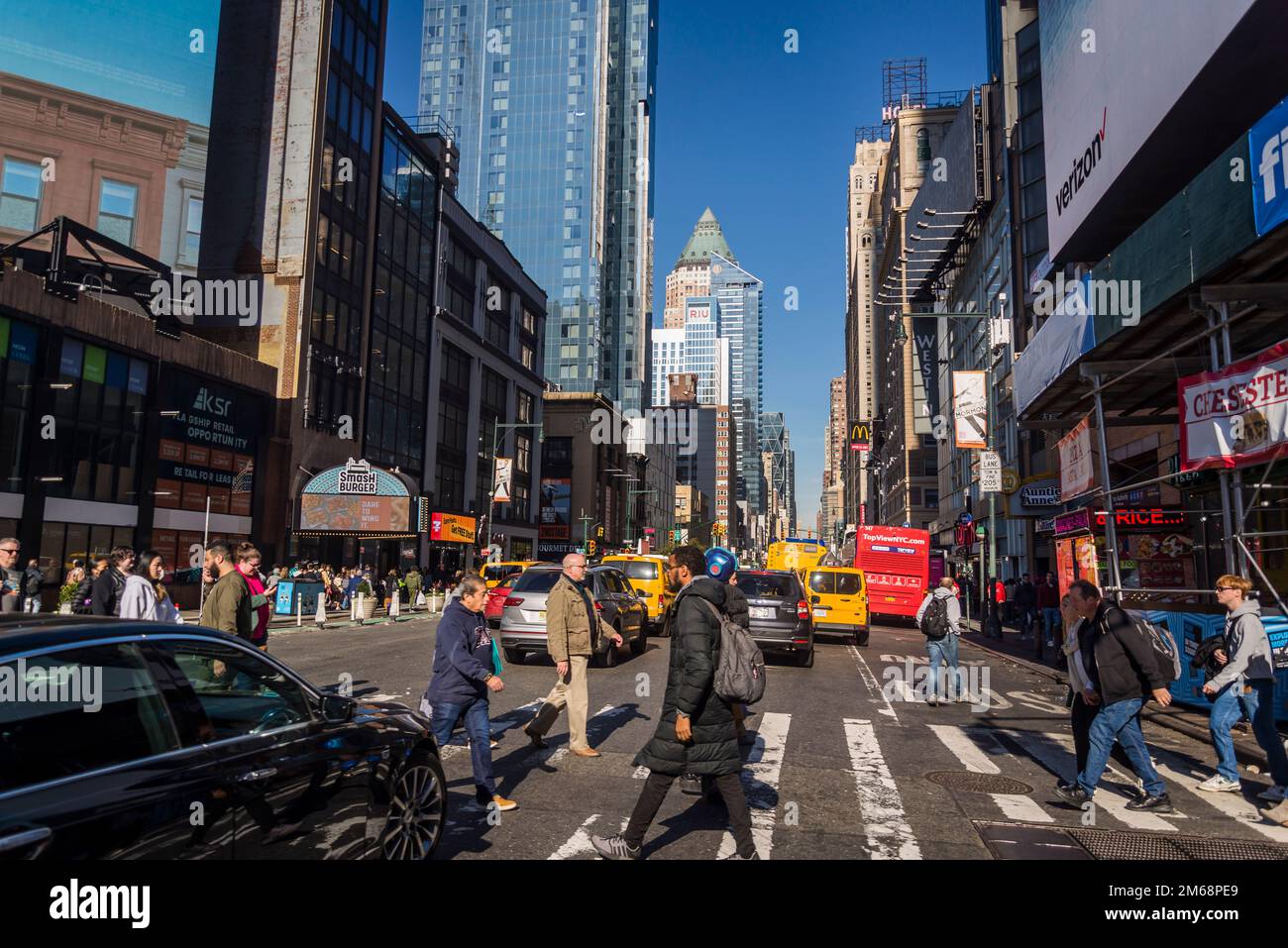 Pedestrian crossing in Midtown Manhattan, New York City, USA Stock ...