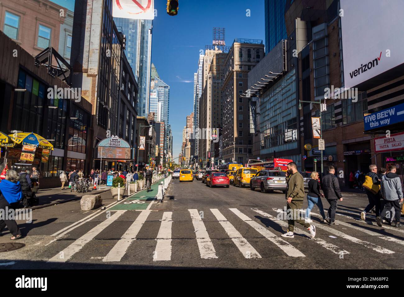 Pedestrian crossing in Midtown Manhattan, New York City, USA Stock ...