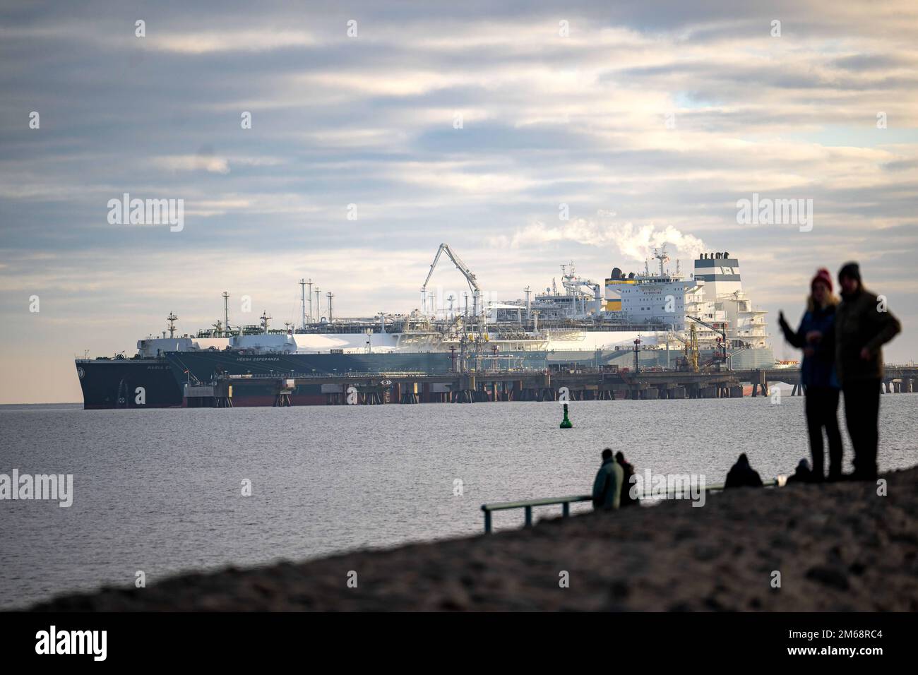 03 January 2023, Lower Saxony, Wilhelmshaven: The tanker "Maria Energy ...
