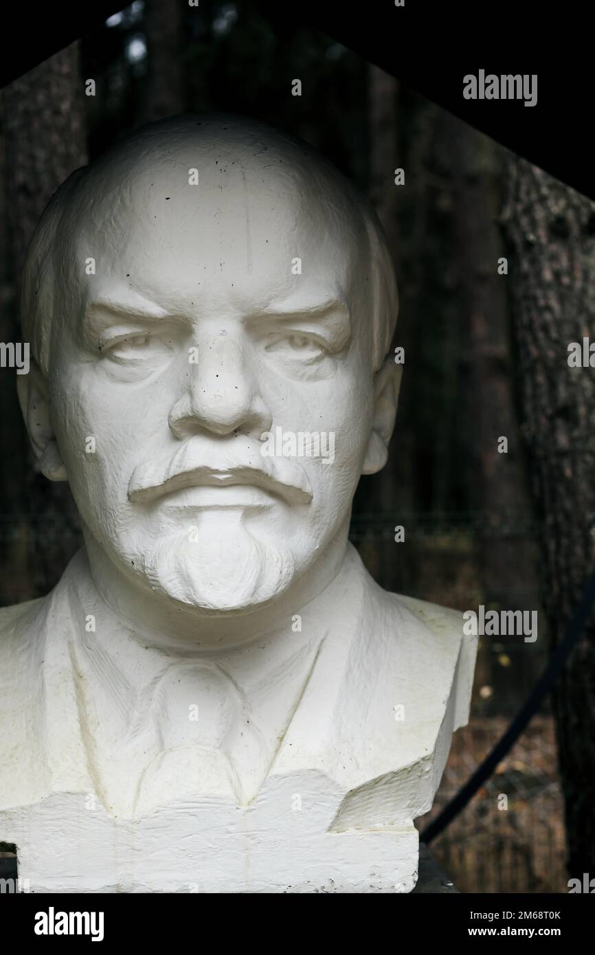 white bust of lenin. Soviet leader Vladimir Lenin Stock Photo - Alamy