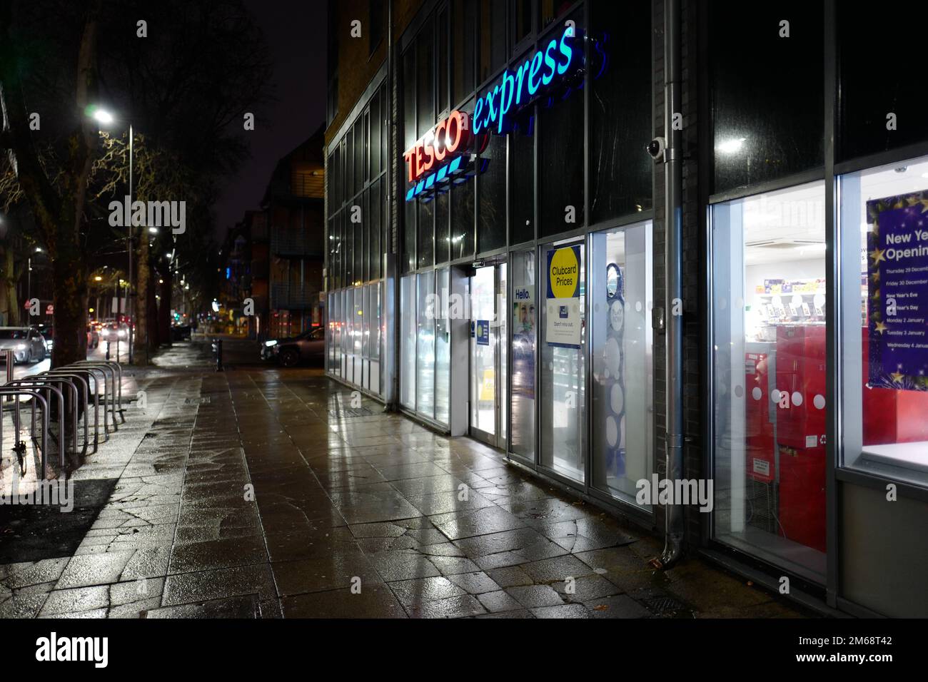 Tesco express at night hi-res stock photography and images - Alamy