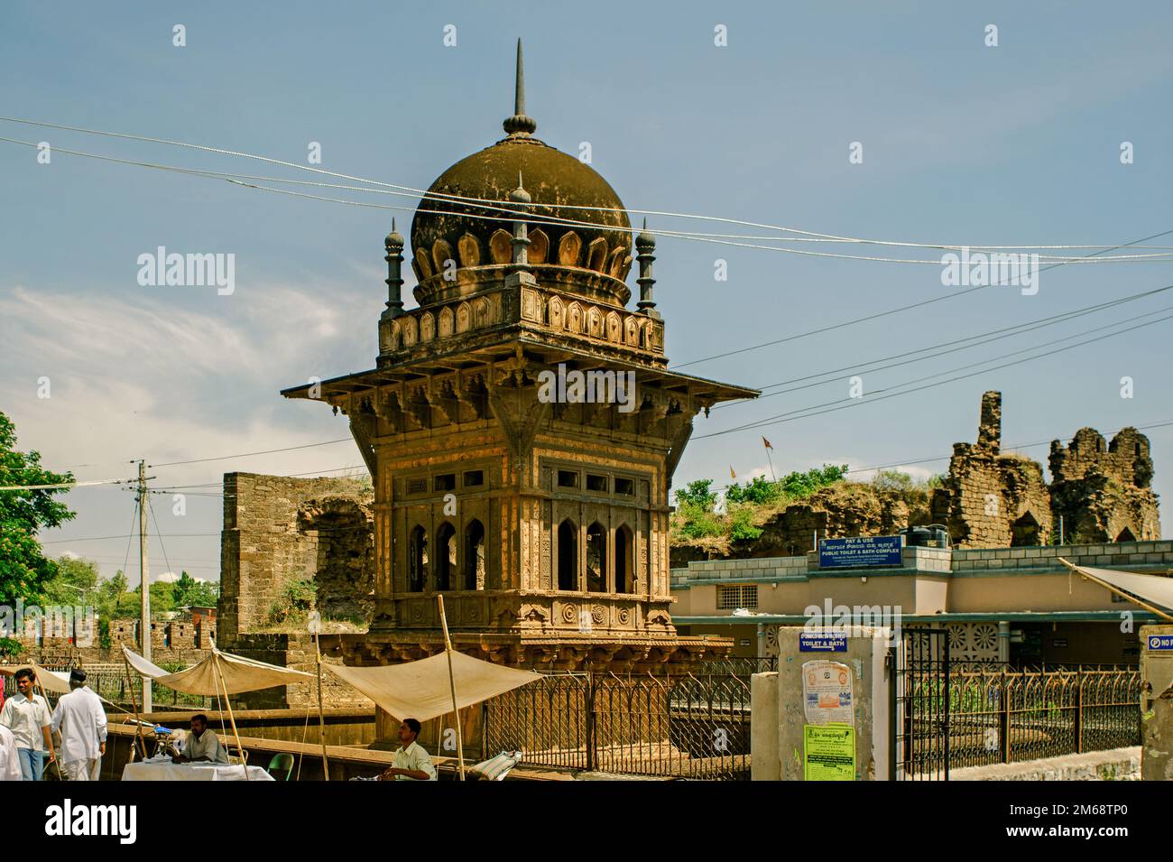 06 04 2008 Indo-Sarcenic style Building Jal Mandir fort. Bijapur ...