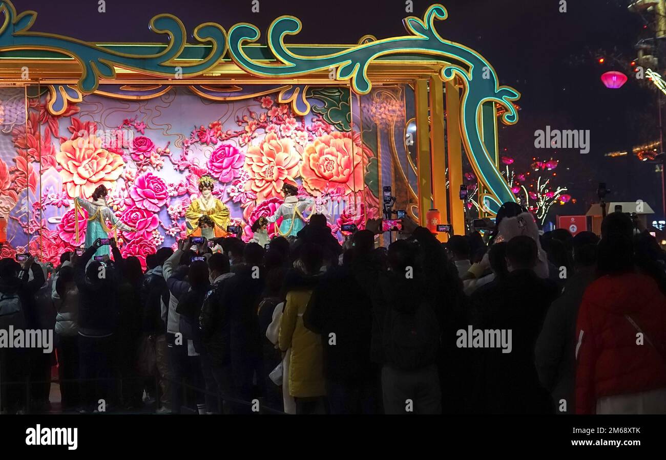Bustling scene of Great Tang All Day Mall on New Year's eve in Xi'an ...