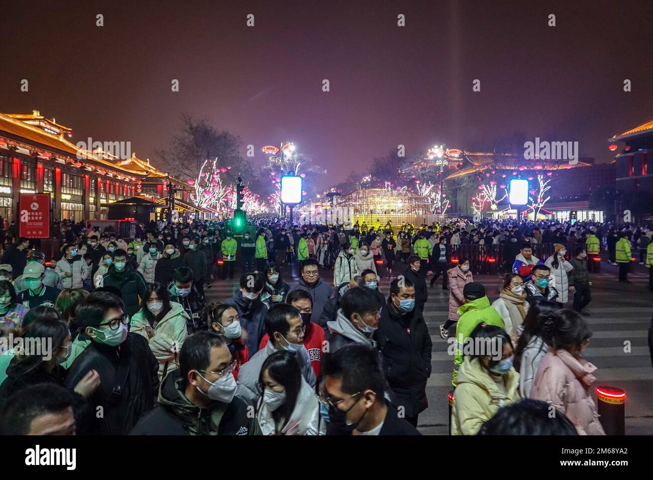 Bustling scene of Great Tang All Day Mall on New Year's eve in Xi'an ...