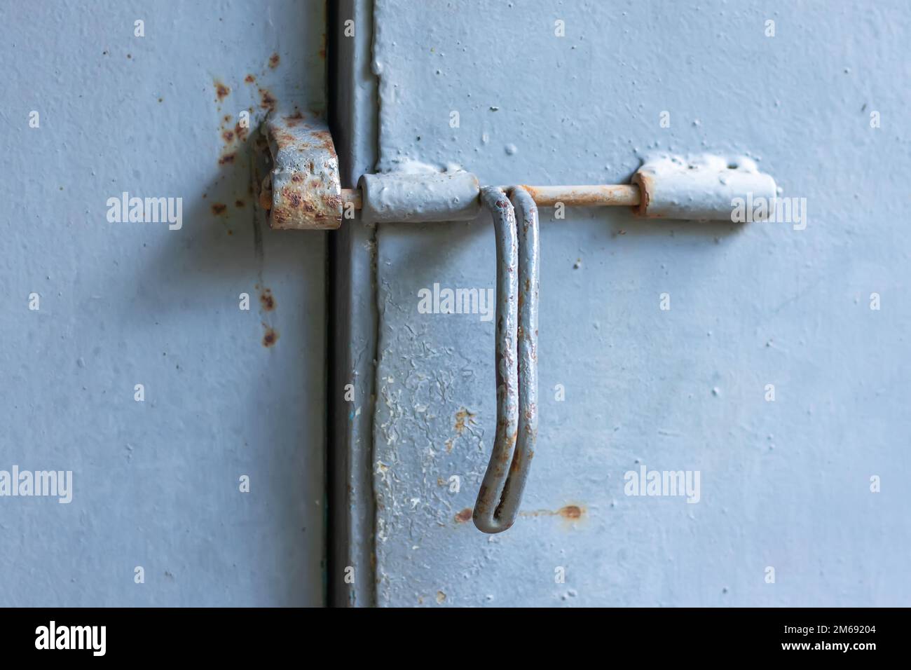 old lock, on the metall door close up Stock Photo - Alamy
