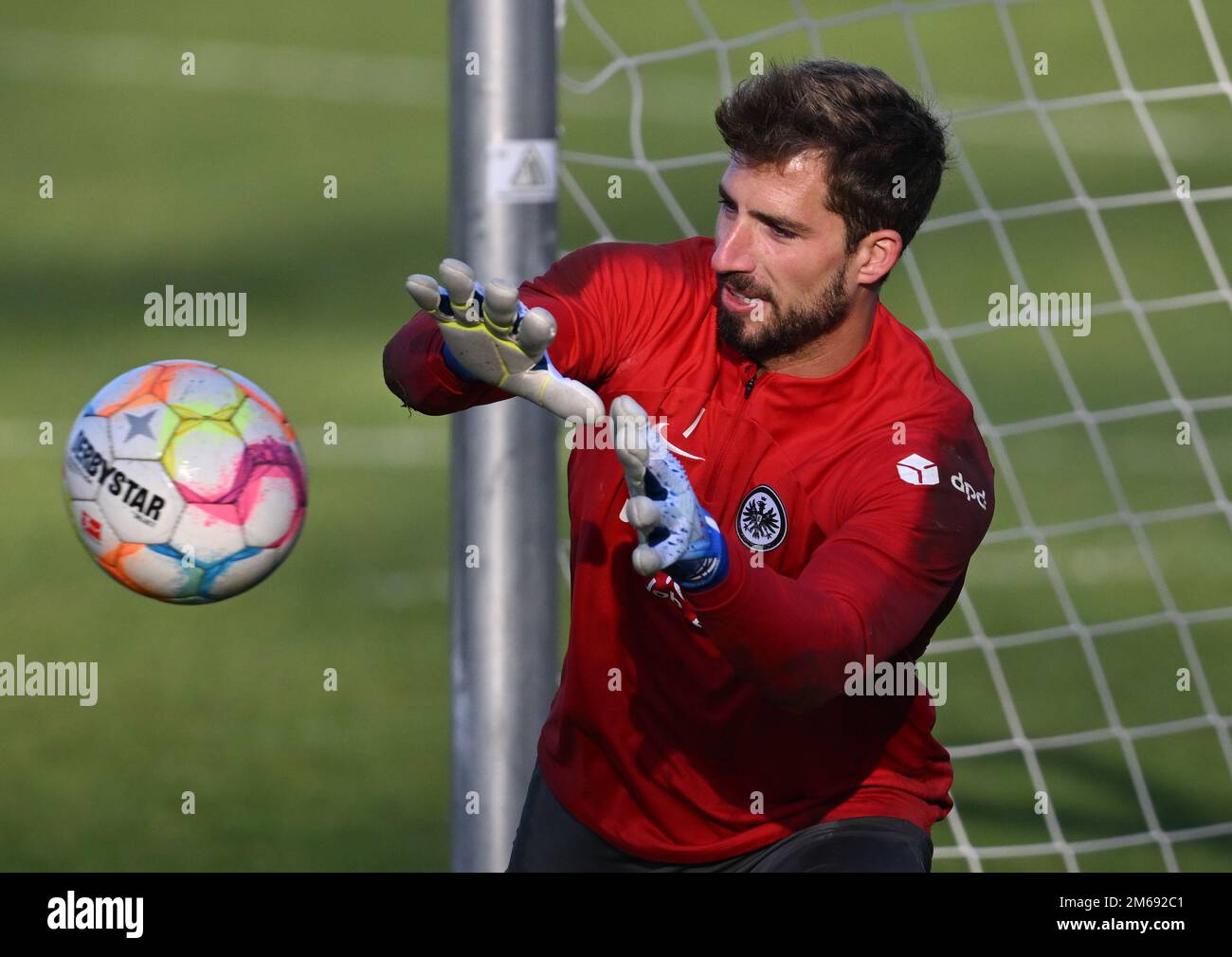 03 January 2023, Hessen, Frankfurt/Main: Goalkeeper Kevin Trapp catches ...