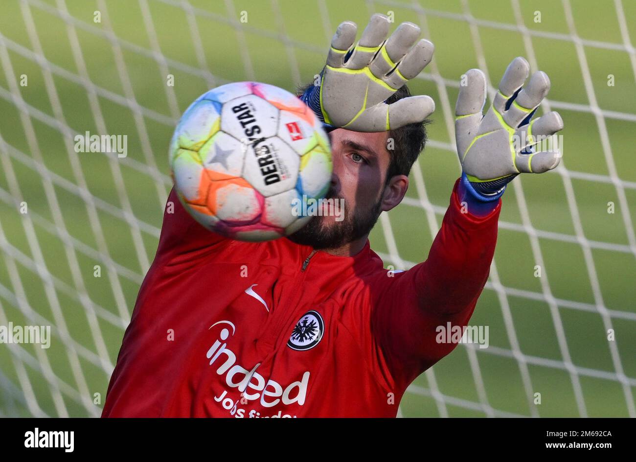 03 January 2023, Hessen, Frankfurt/Main: Goalkeeper Kevin Trapp catches ...