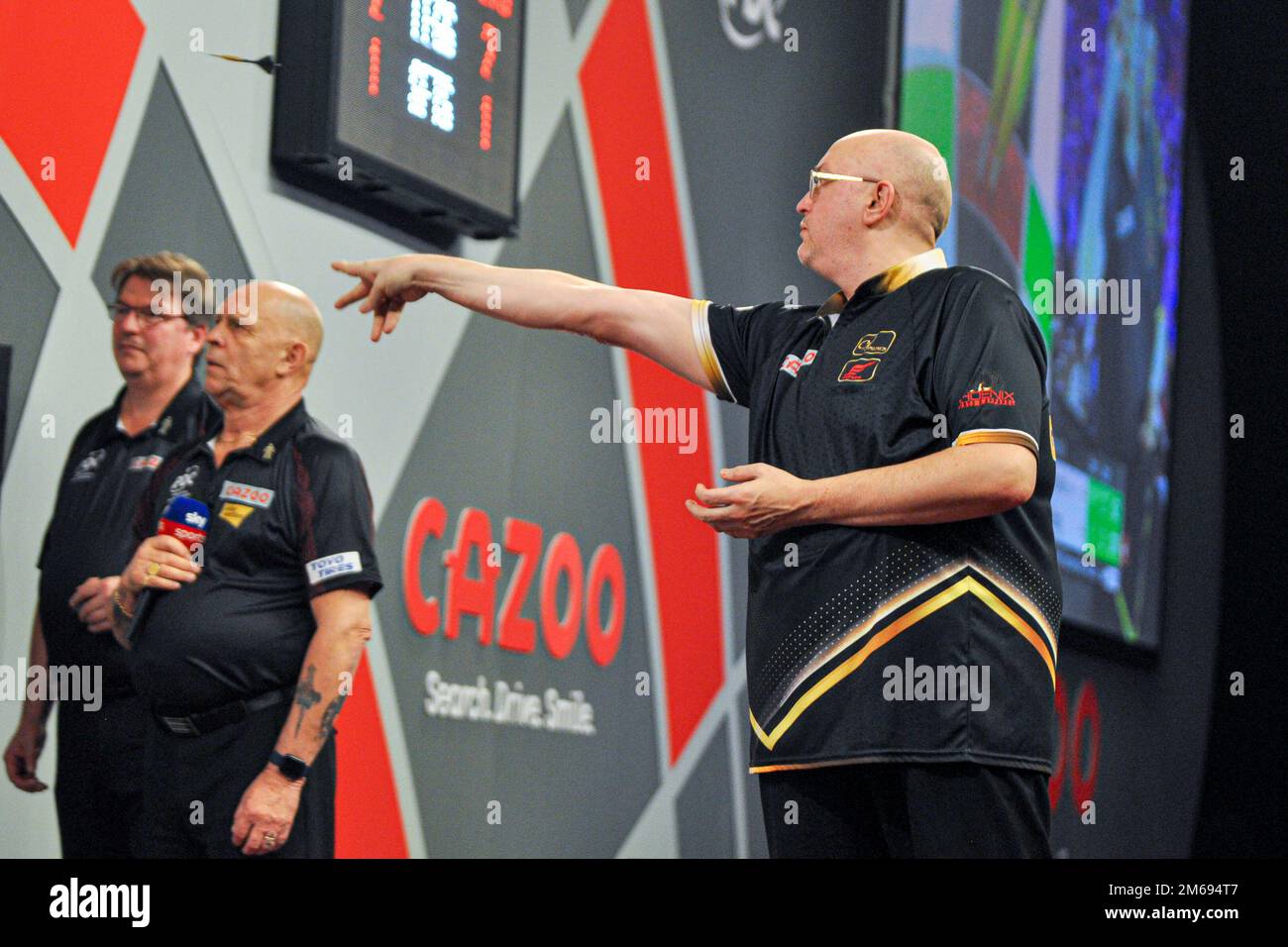 LONDON, UNITED KINGDOM - DECEMBER 21: Andrew Gilding of England in ...