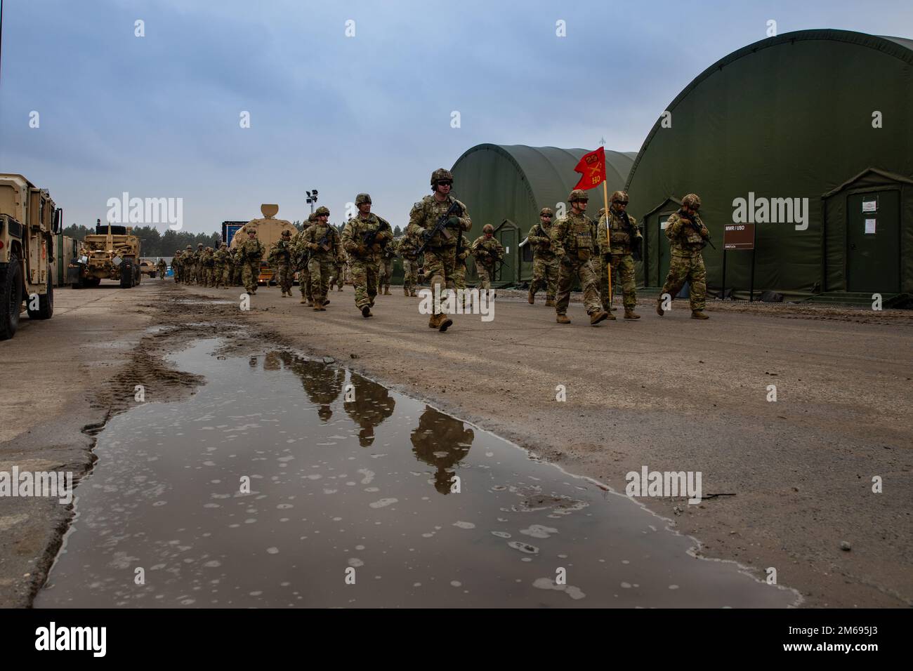U.S. Soldiers assigned to the Headquarters and Headquarters Battery ...