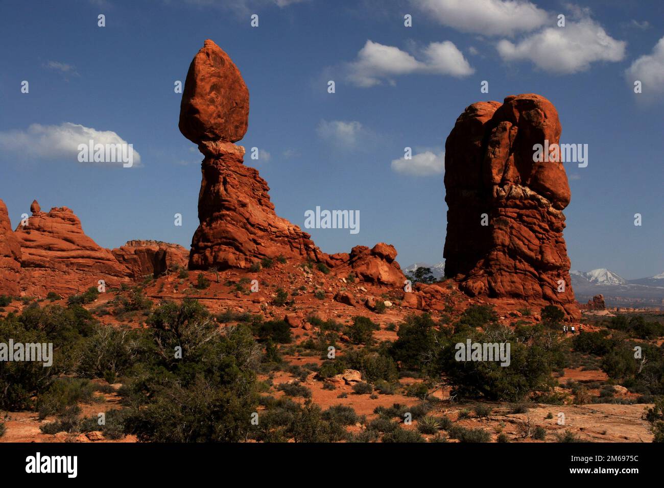 Garden with arches hi-res stock photography and images - Alamy