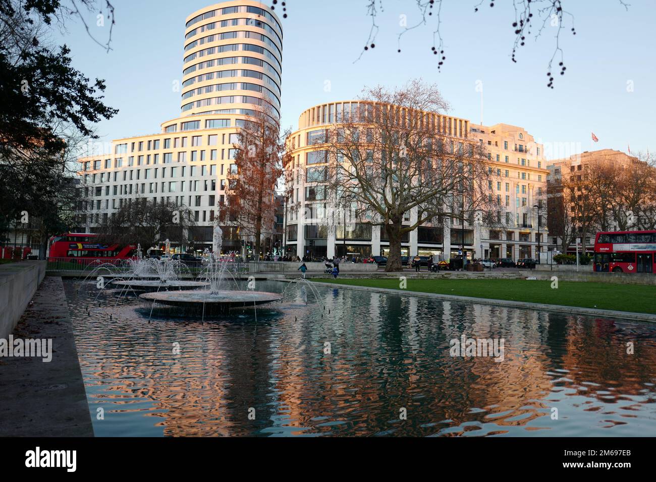pretty fountain in london Stock Photo - Alamy