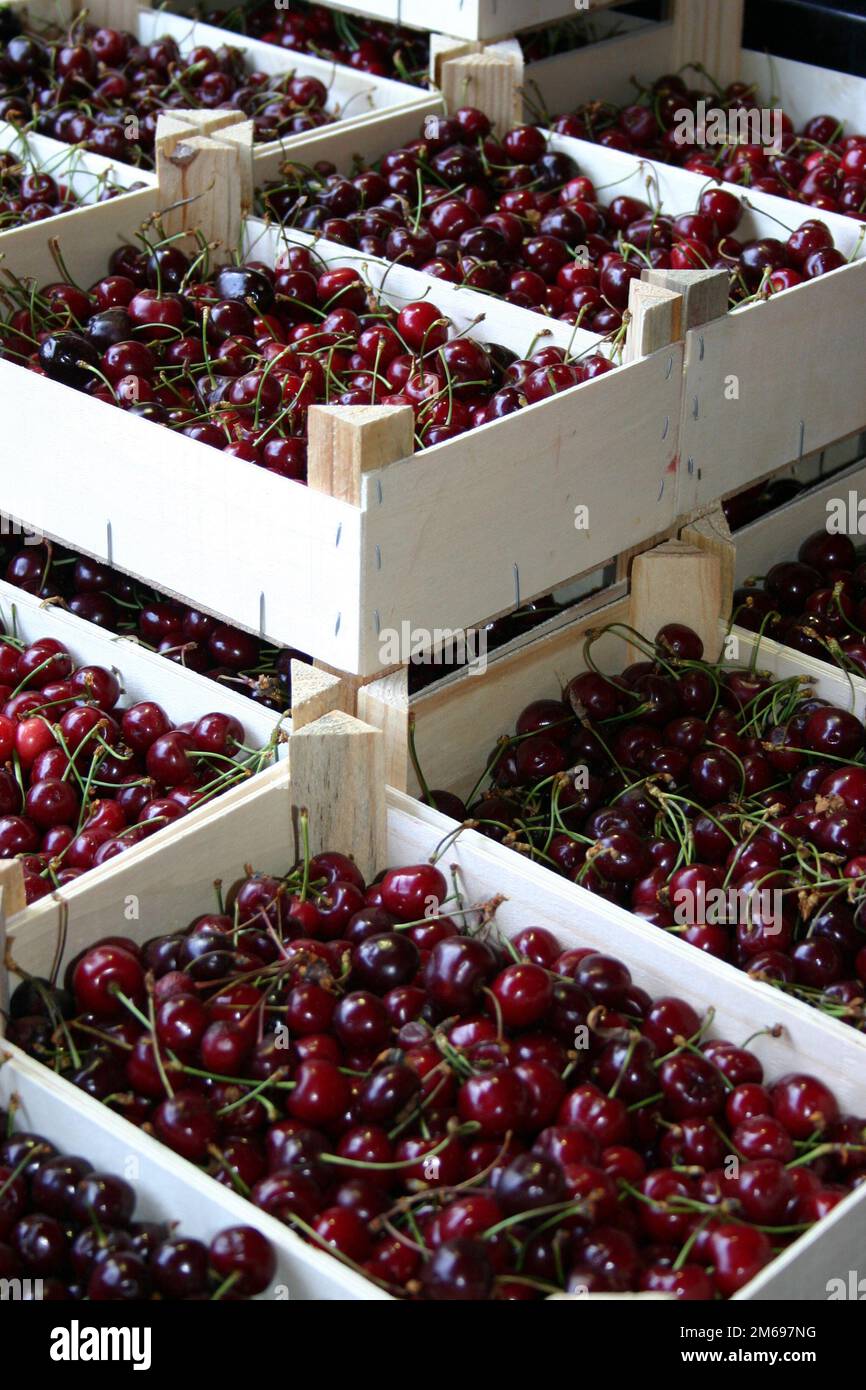 Box of cherrys at market hi-res stock photography and images - Alamy