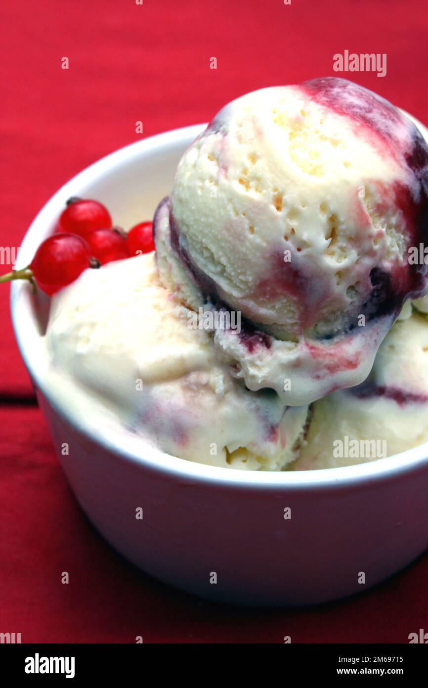 Fruity sundae hi-res stock photography and images - Alamy