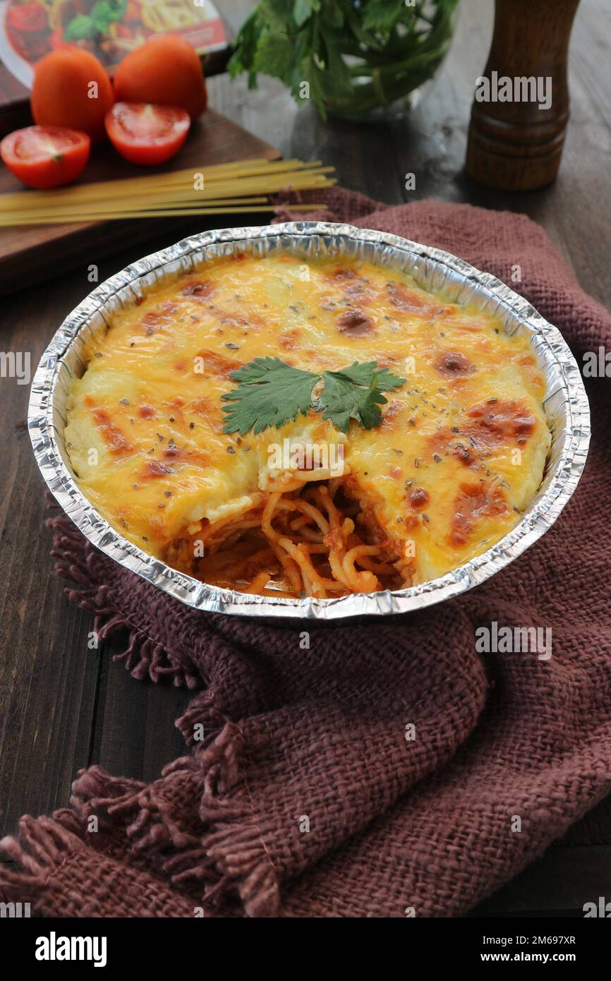 spaghetti brulee with meat and tomato sauce Stock Photo - Alamy