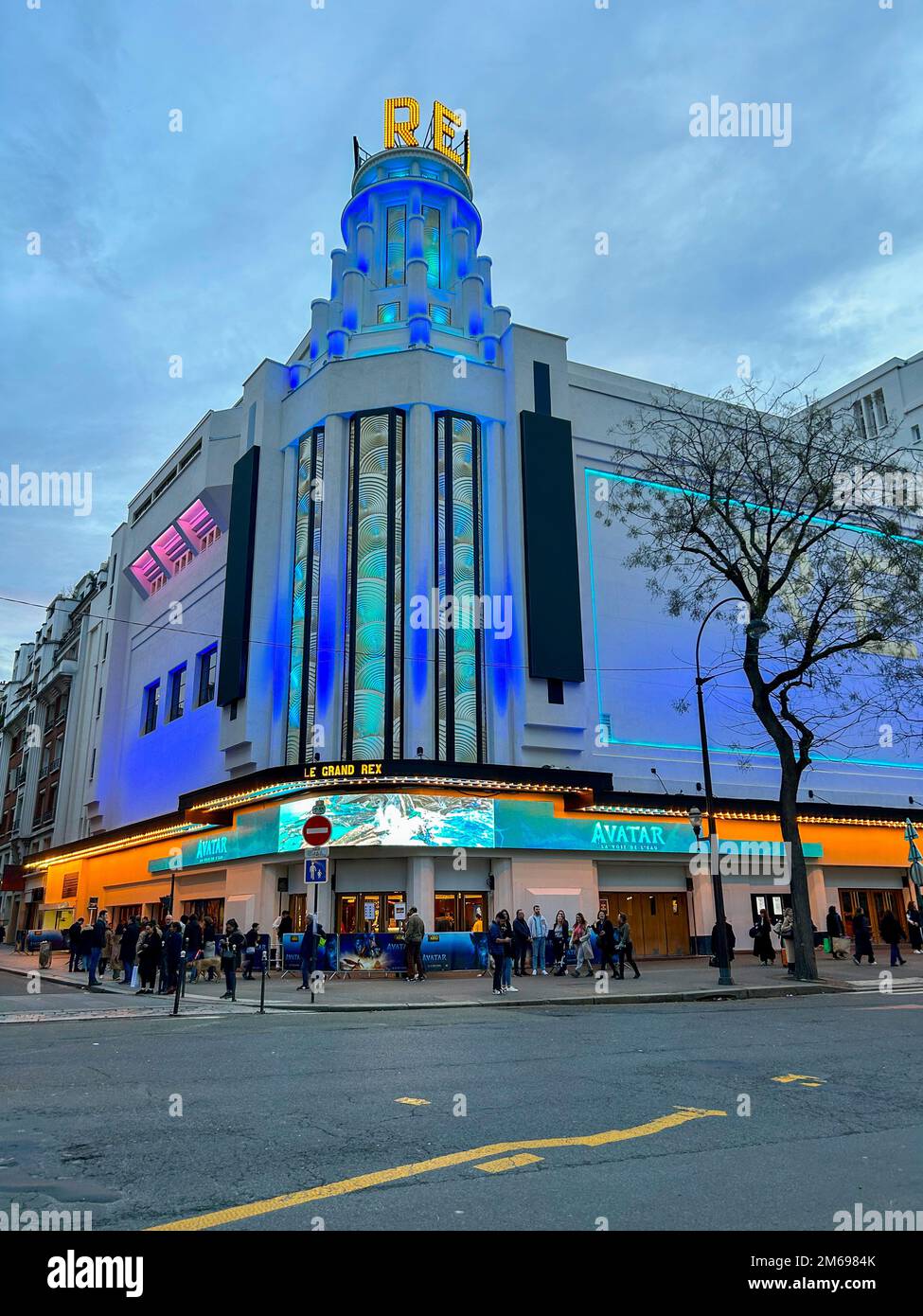 1930s paris facade hi-res stock photography and images - Alamy