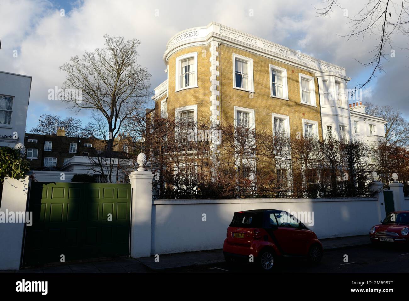 pretty fountain in london Stock Photo - Alamy