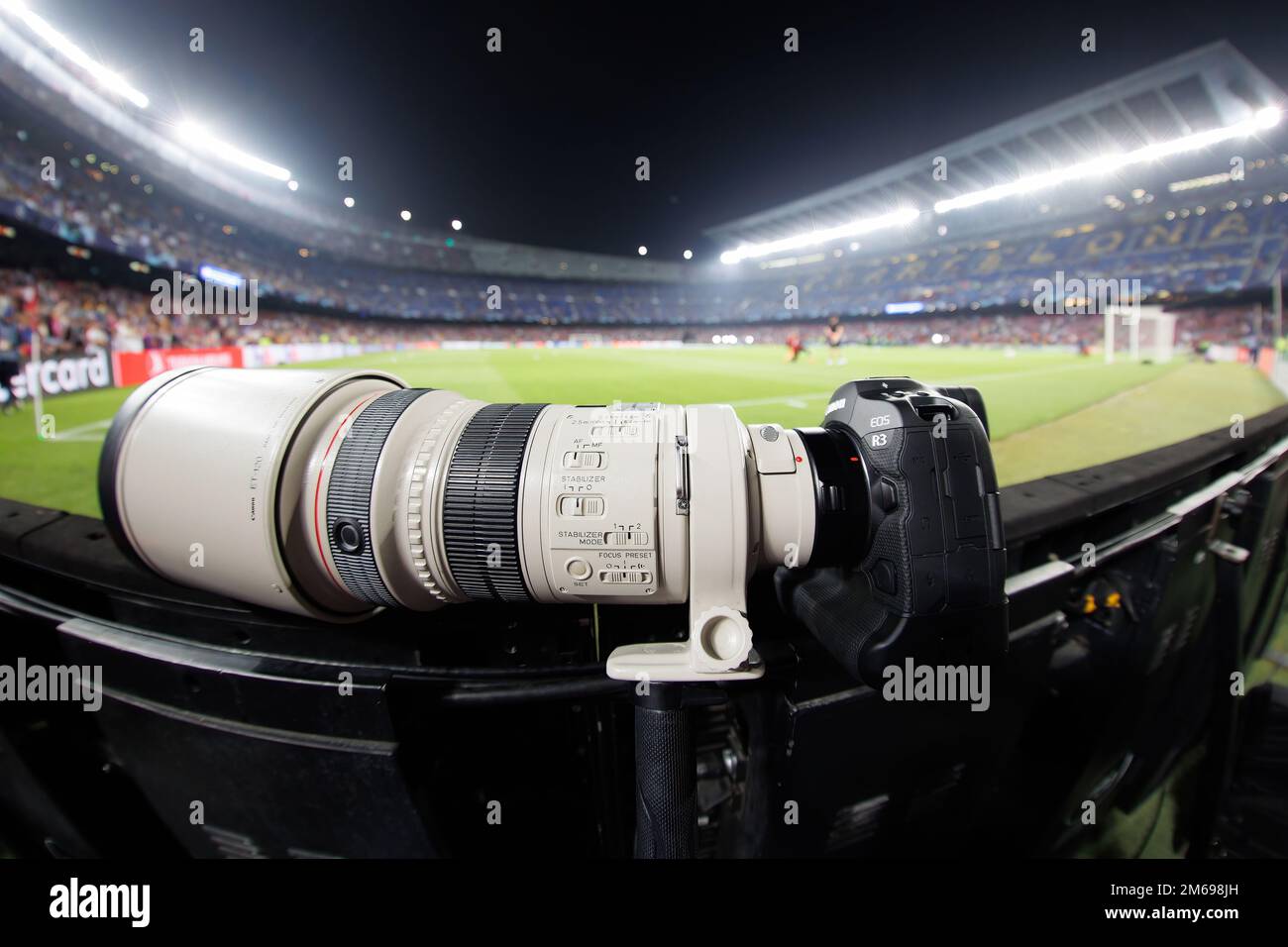 BARCELONA - OCT 26: View of a professional camera during the Champions ...