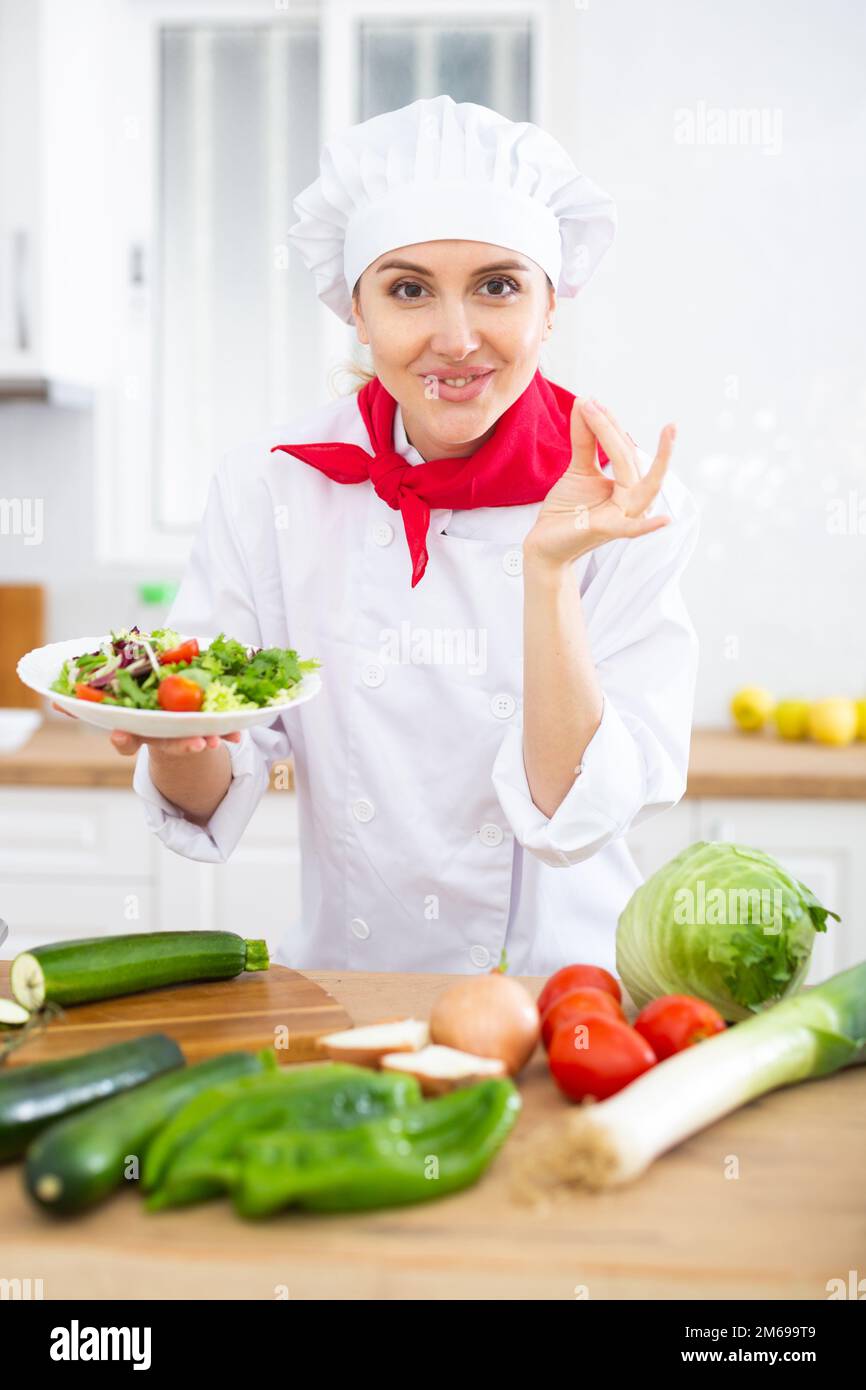 Female chef with plate of vegetable salad Stock Photo - Alamy