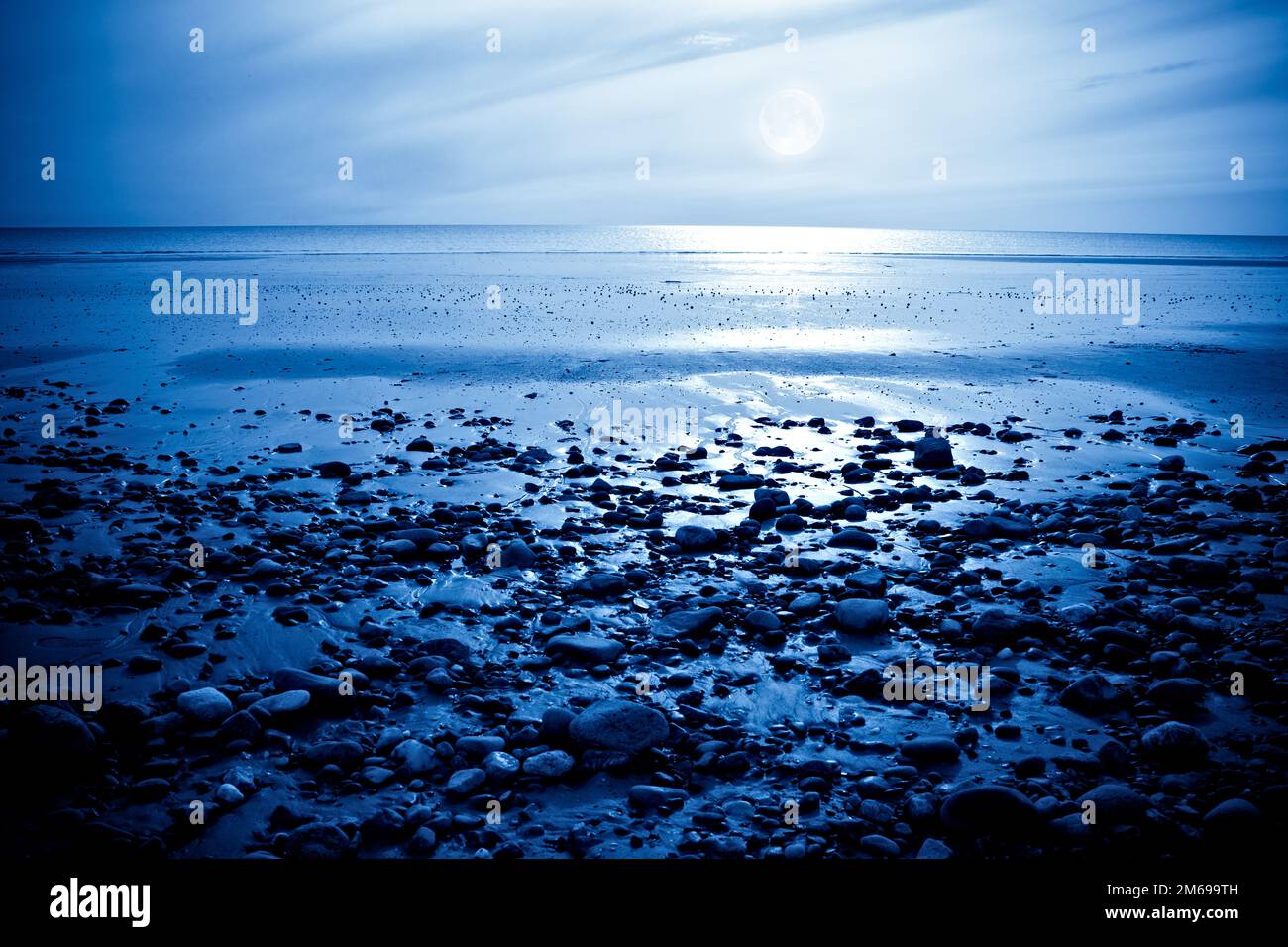 Sea moonlight rocks hi-res stock photography and images - Alamy