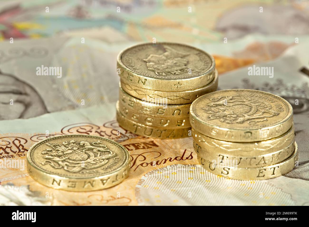 Pile of cash uk hi-res stock photography and images - Alamy