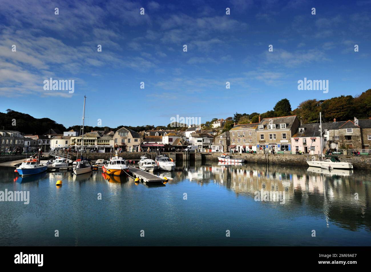 Padstow cornish coastal town hi-res stock photography and images - Alamy