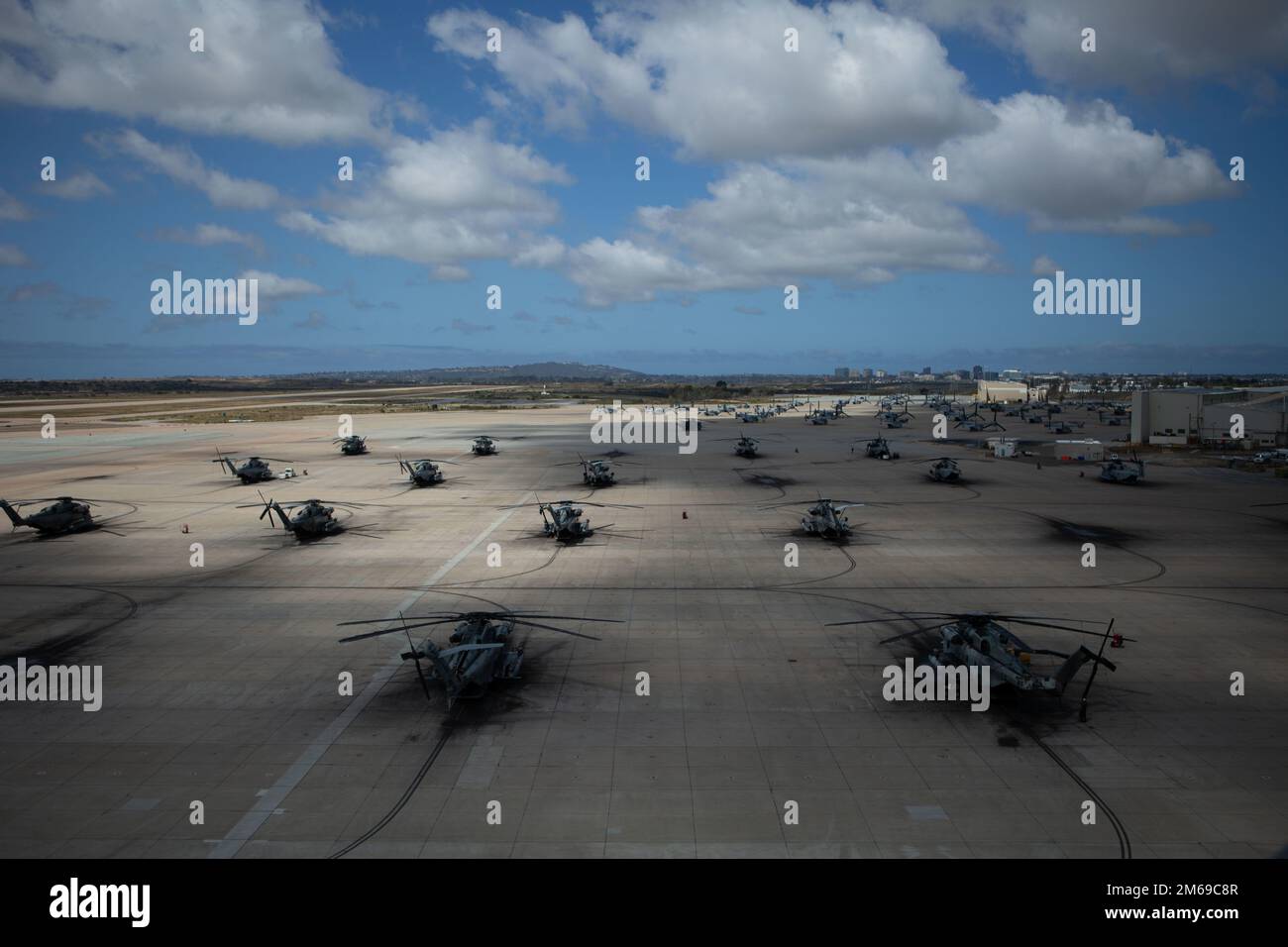 U.S. Marine Corps CH-53's from Marine Heavy Helicopter Squadrons 462 ...