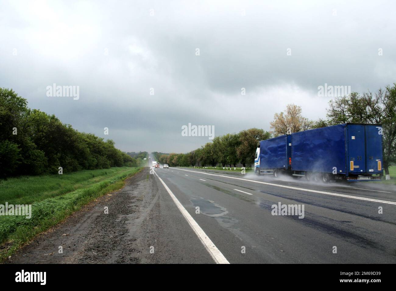 Truck in heavy rain on hi-res stock photography and images - Alamy