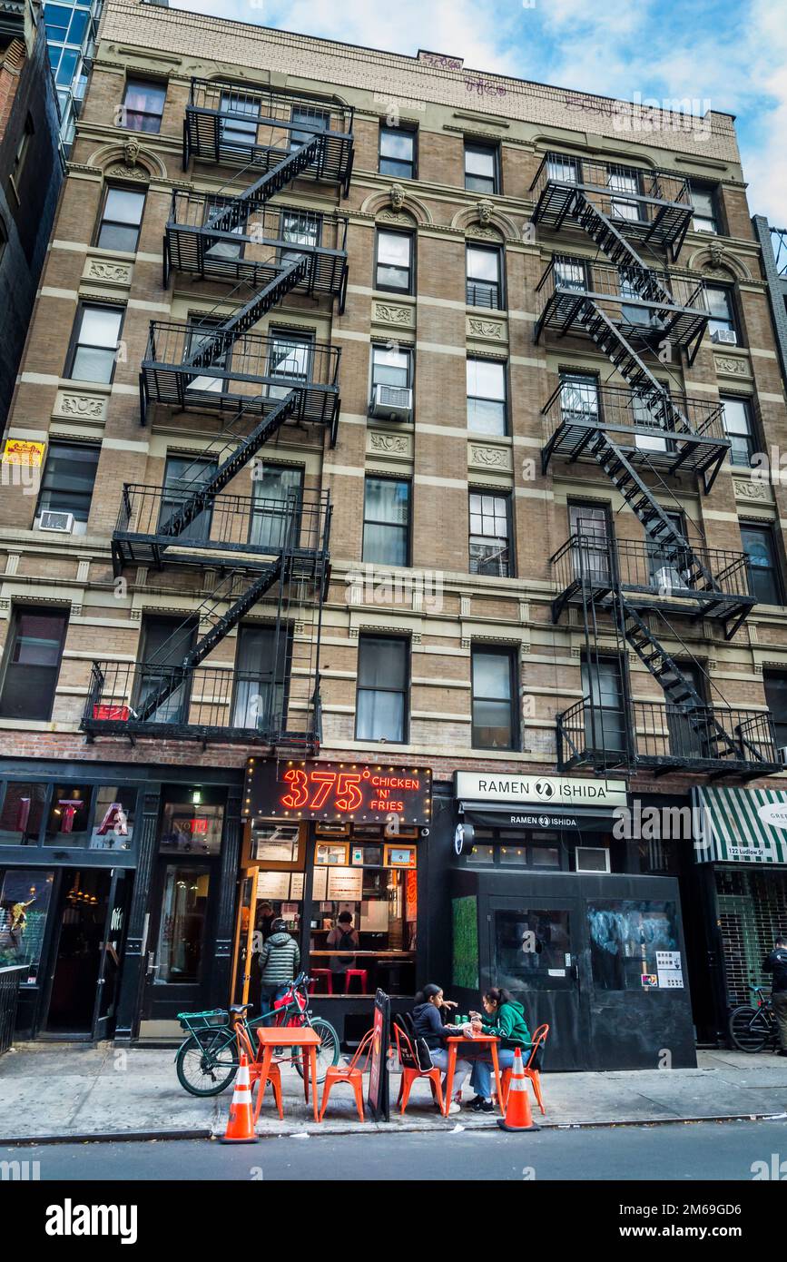 Small fast food restaurant hi-res stock photography and images - Alamy