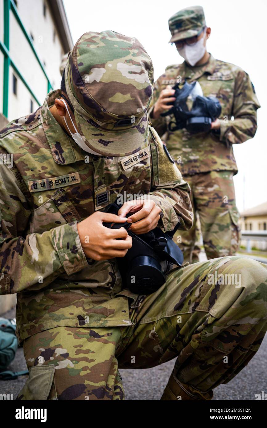 220421-A-DZ781-0003 South Korea (April 22, 2022) U.S. Army Soldiers and ...