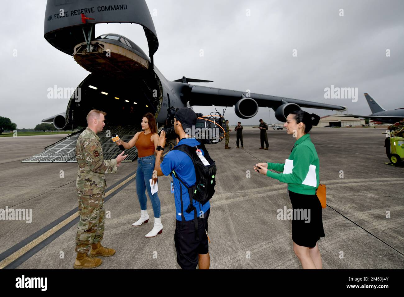 Clark Finney, KENS 5 Great Day SA reporter and co-hots, center-left ...