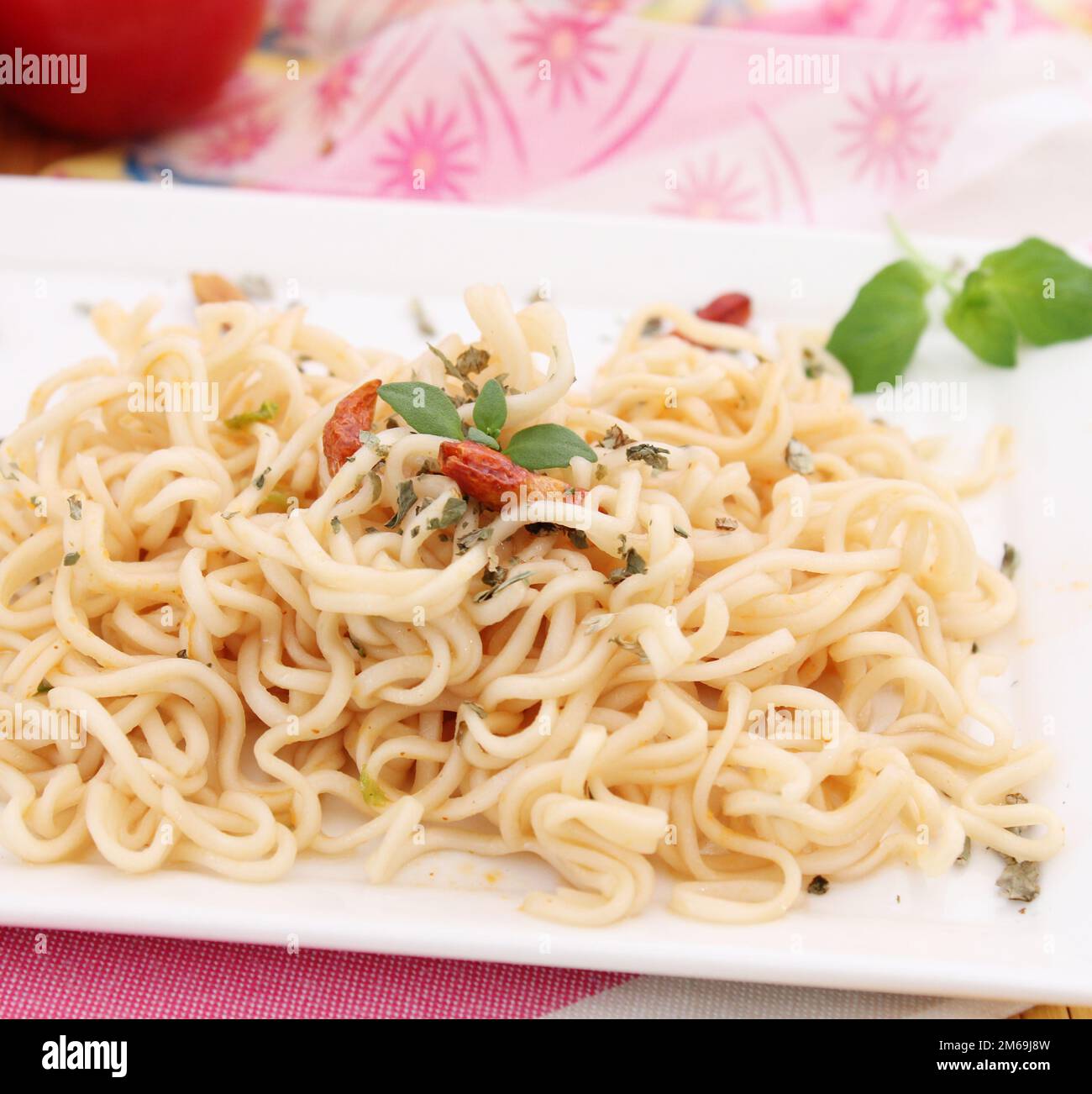 Mie instant hi-res stock photography and images - Alamy