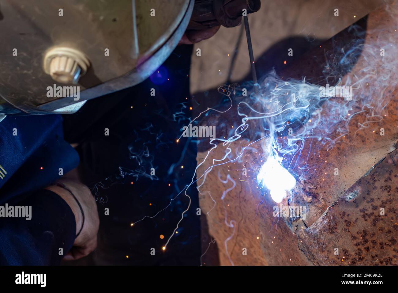 The man makes electric welding at home Stock Photo - Alamy