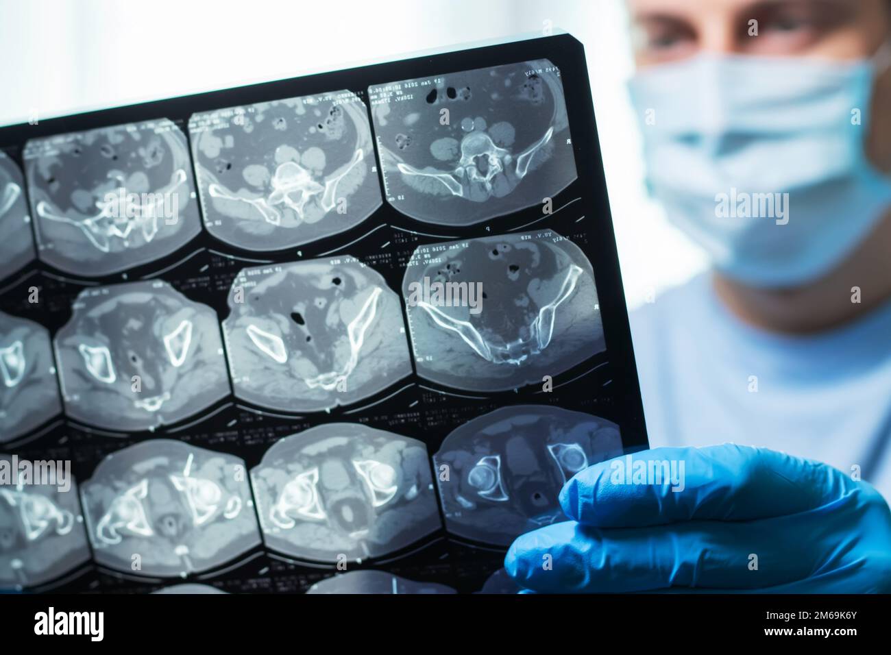 Man mri scanner hi-res stock photography and images - Alamy