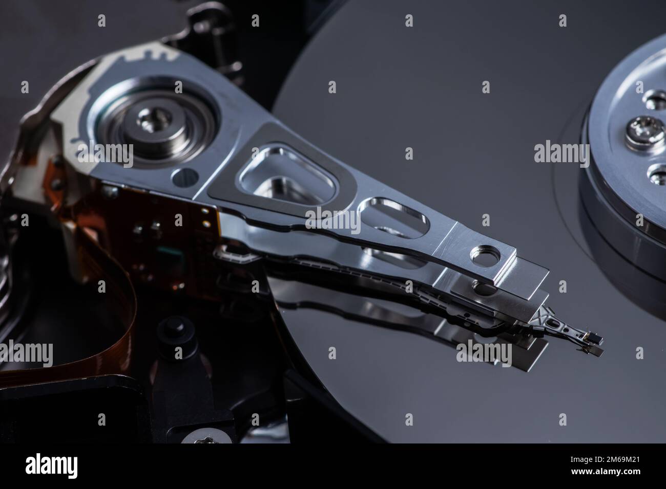 The block reads the magnetic hard disk drive head Stock Photo - Alamy