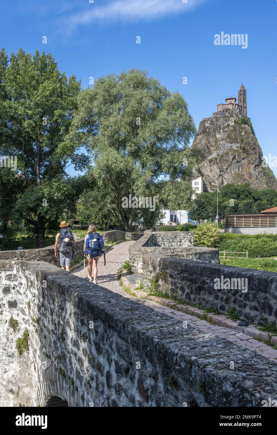 Haute-Loire (43). Le Puy-en-Velay. Au depart du chemin de Compostelle ...
