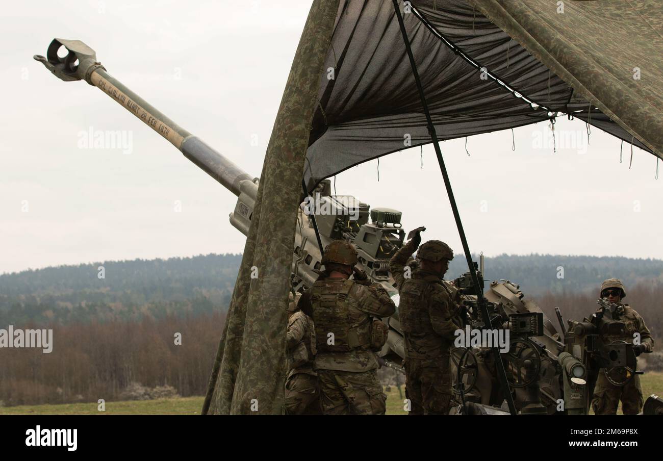 Cannon crew members with Bulldog Battery, Field Artillery Squadron, 2nd ...