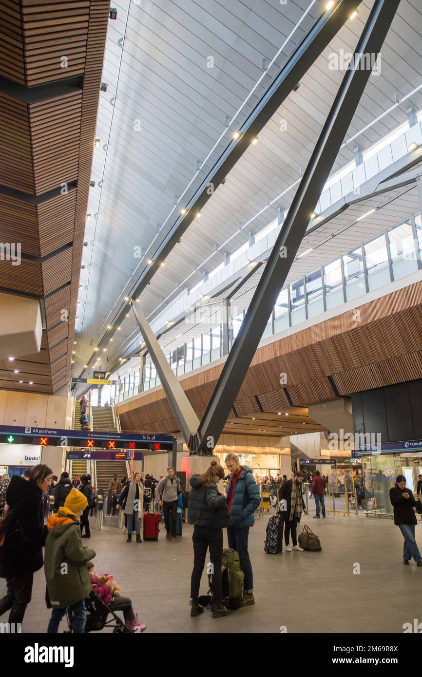 Downtown london railway hi-res stock photography and images - Alamy