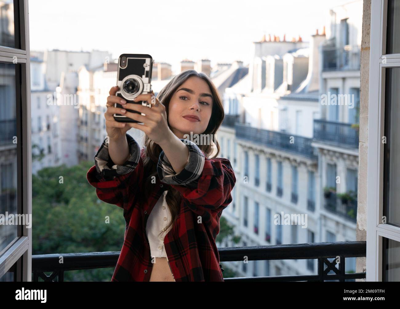 Emily in paris 2020 hi-res stock photography and images - Alamy