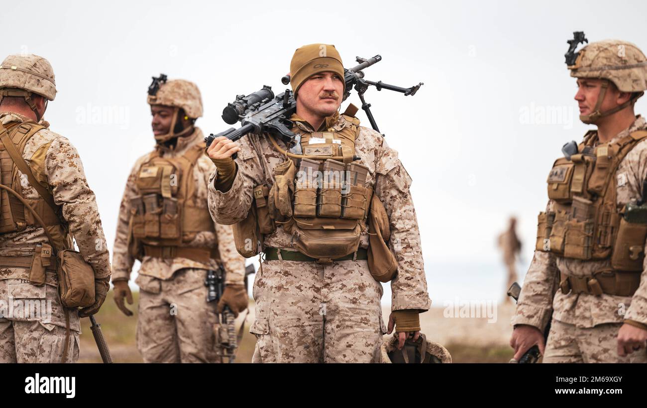 U.S. Marine Corps machine gunners with 1st Battalion, 7th Marine ...