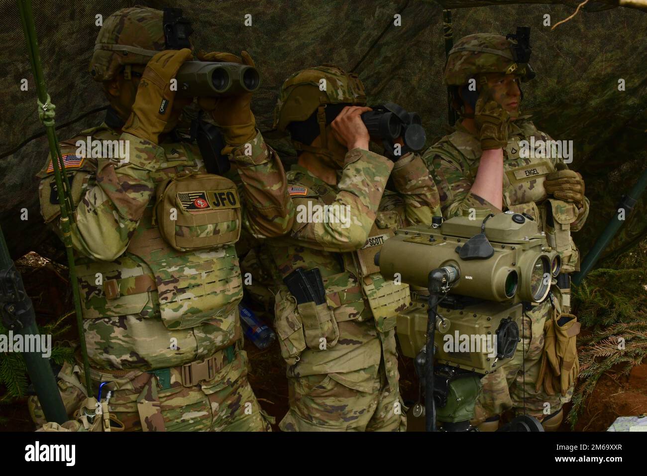 U.S. Army Soldiers assigned to HHT, 1st Squadron, 2nd Cavalry Regiment ...