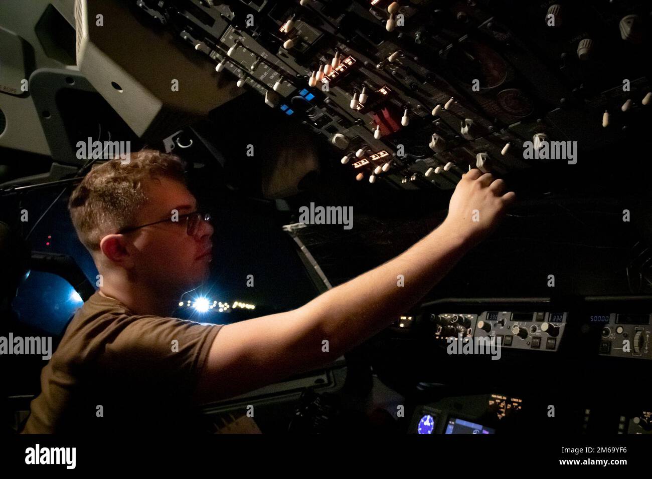 220421-N-KT659-1046 U.S. 5TH FLEET AREA OF OPERATIONS (April 21, 2022 ...