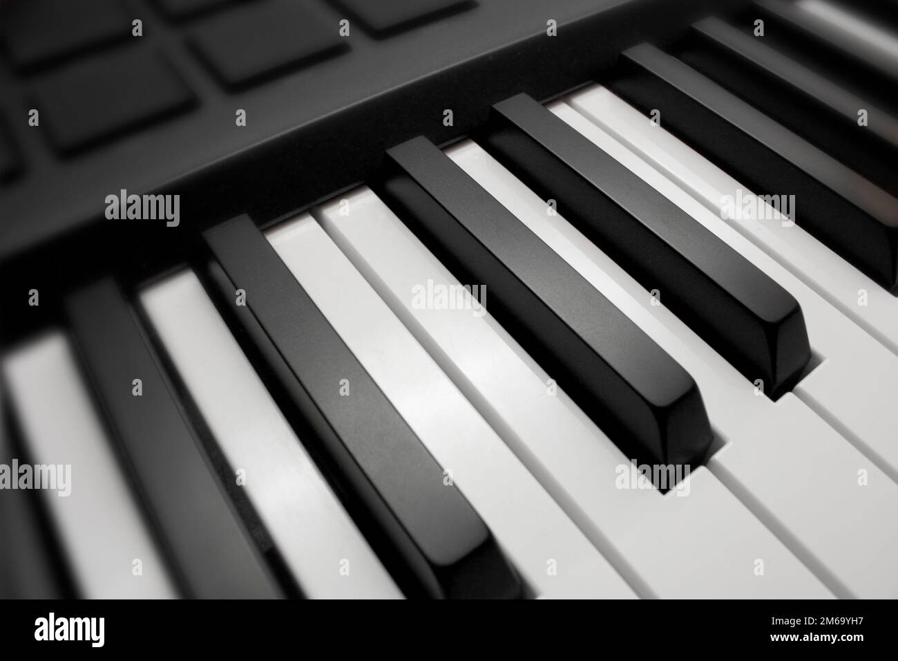 Black white piano keys Stock Photo - Alamy