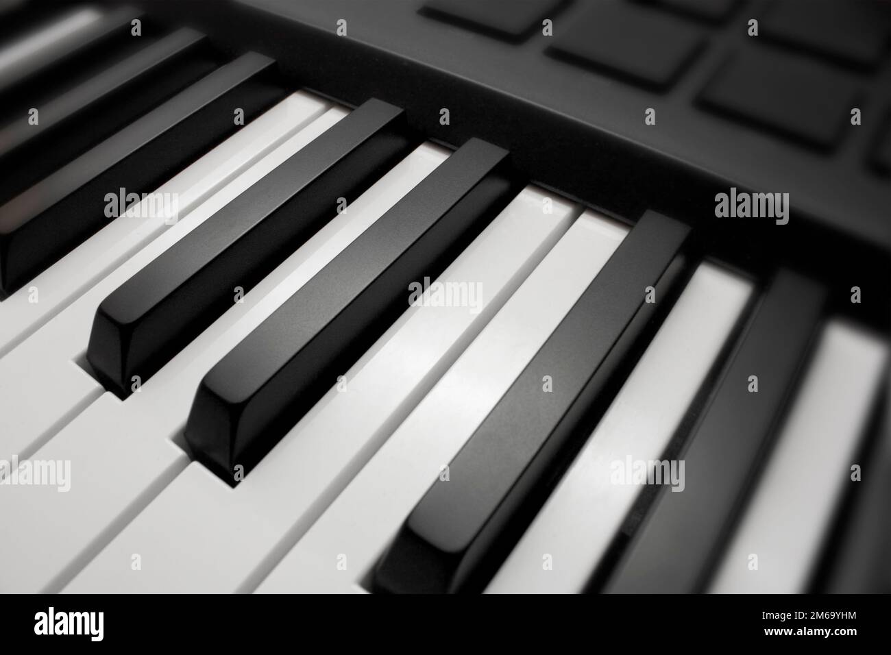 Black white piano keys Stock Photo - Alamy